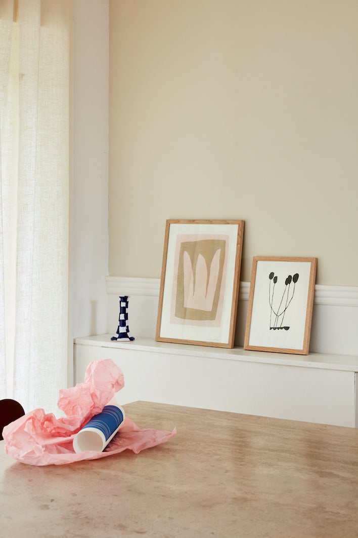 HELLO - Leise Dich Abrahamsen – EMPTY WALL INT